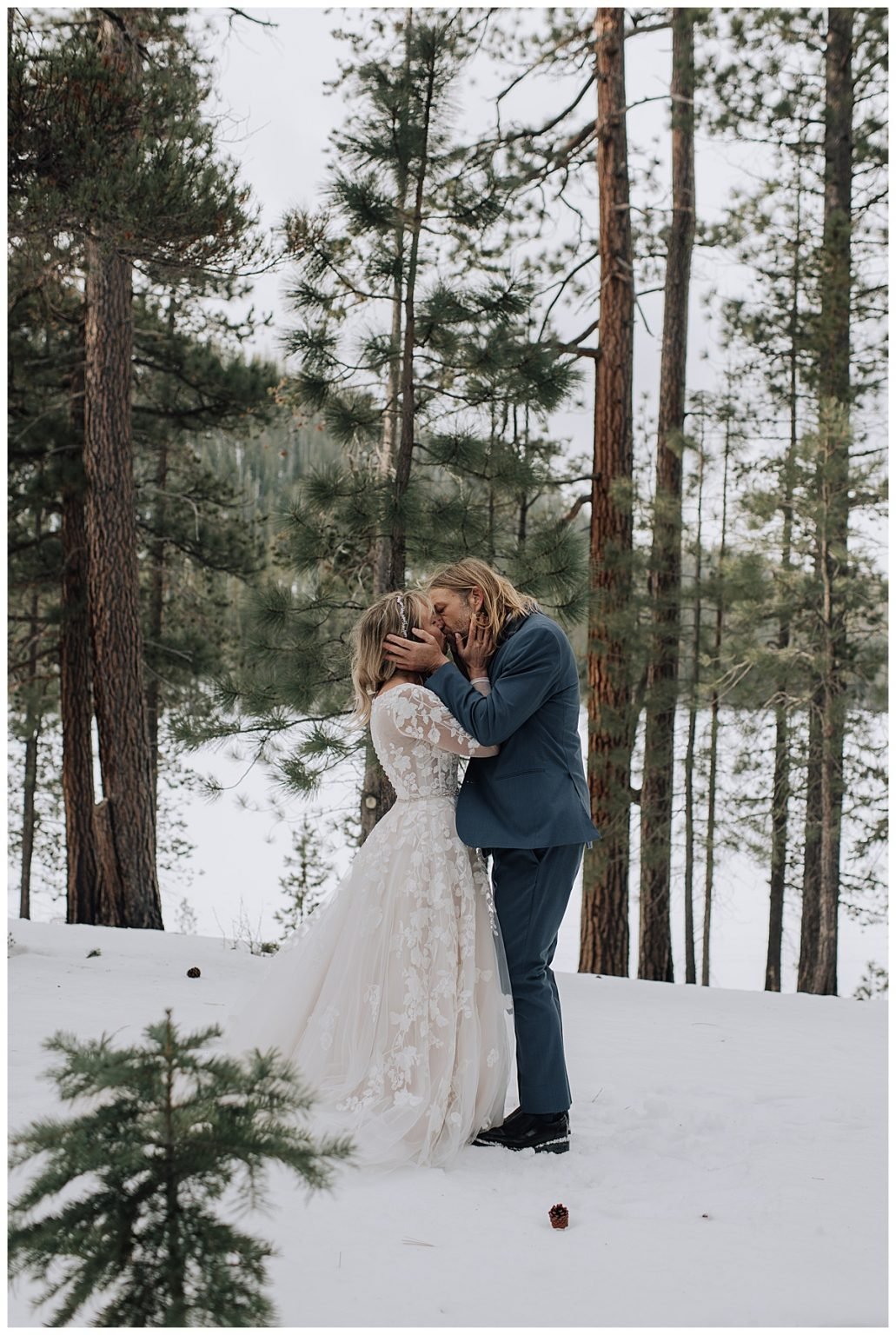 Romantic Snowy Elopement at Tumalo Lake near Bend Oregon - Naomi Levit ...