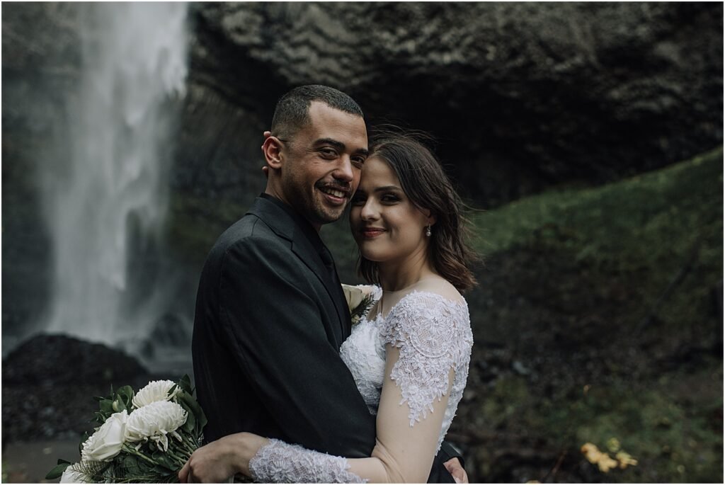 Beautiful Winter Waterfall Elopement near Portland, Oregon - Naomi ...